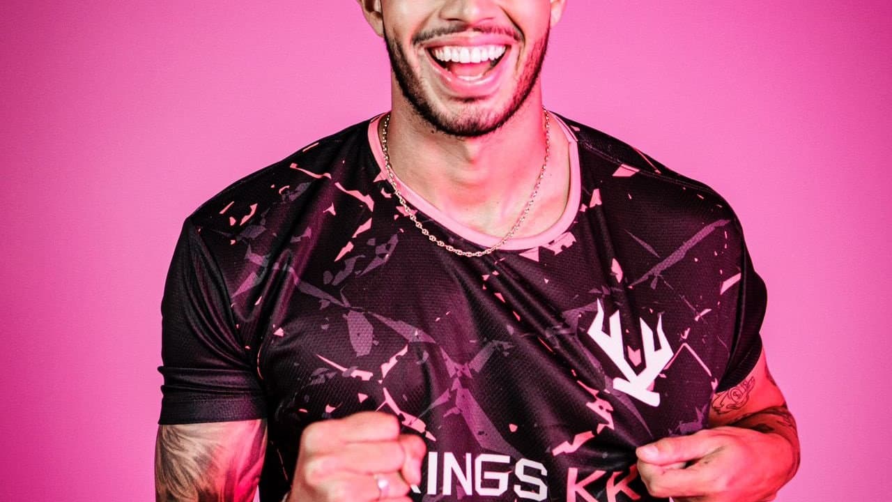 Zagueiro do Athletico-PR, Kaique Rocha anuncia nova equipe de eSports