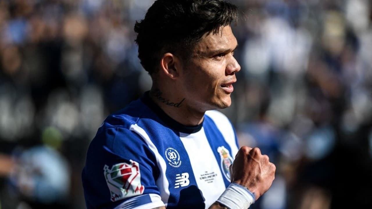 Evanílson celebra o título da Taça de Portugal e brinca: 'O nunca morreu'