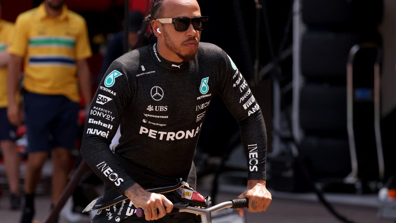 Hamilton relembra passado e se encanta com evolução da McLaren