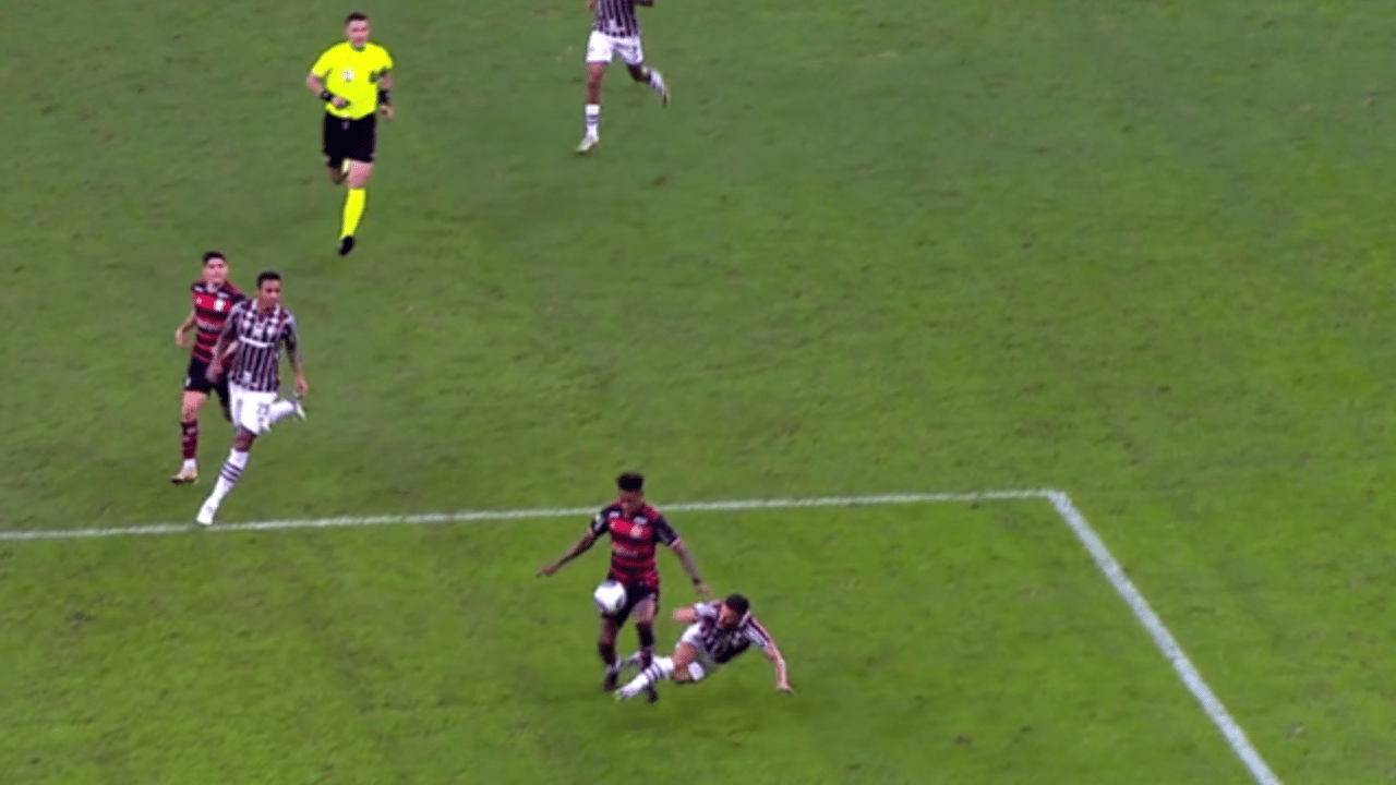 Veja análise do VAR em pênalti decisivo no Fla-Flu