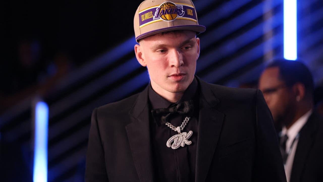Calouro do Lakers exalta chance de jogar com LeBron James