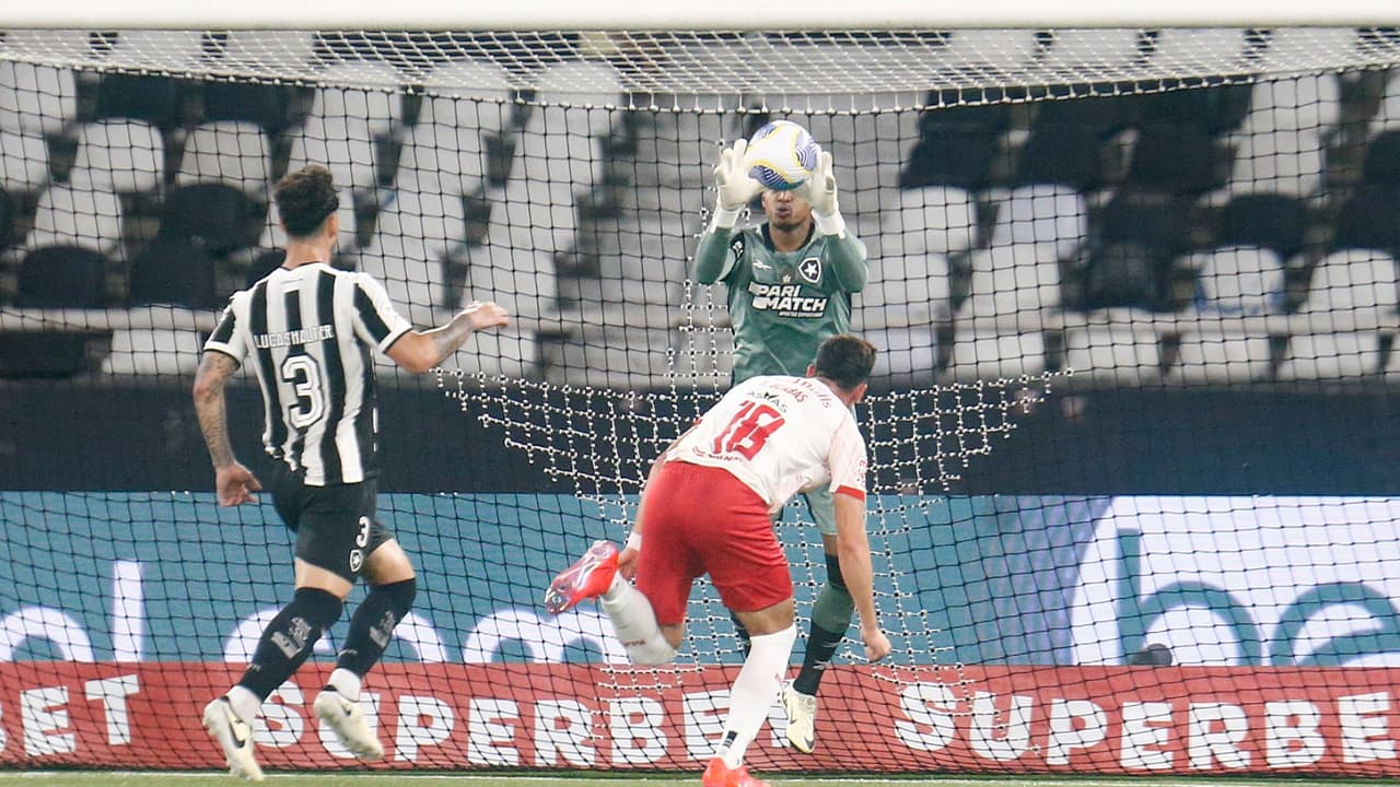 John salva o Botafogo e torcedores vão à loucura na web: 'EU TE AMO'