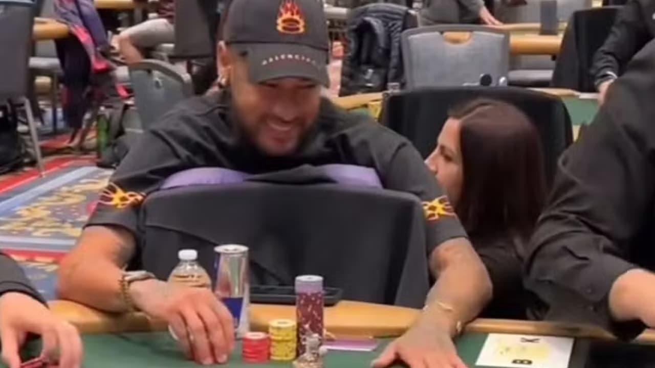 Neymar participa de torneio de pôquer que cobra R$ 14 mil de cada jogador