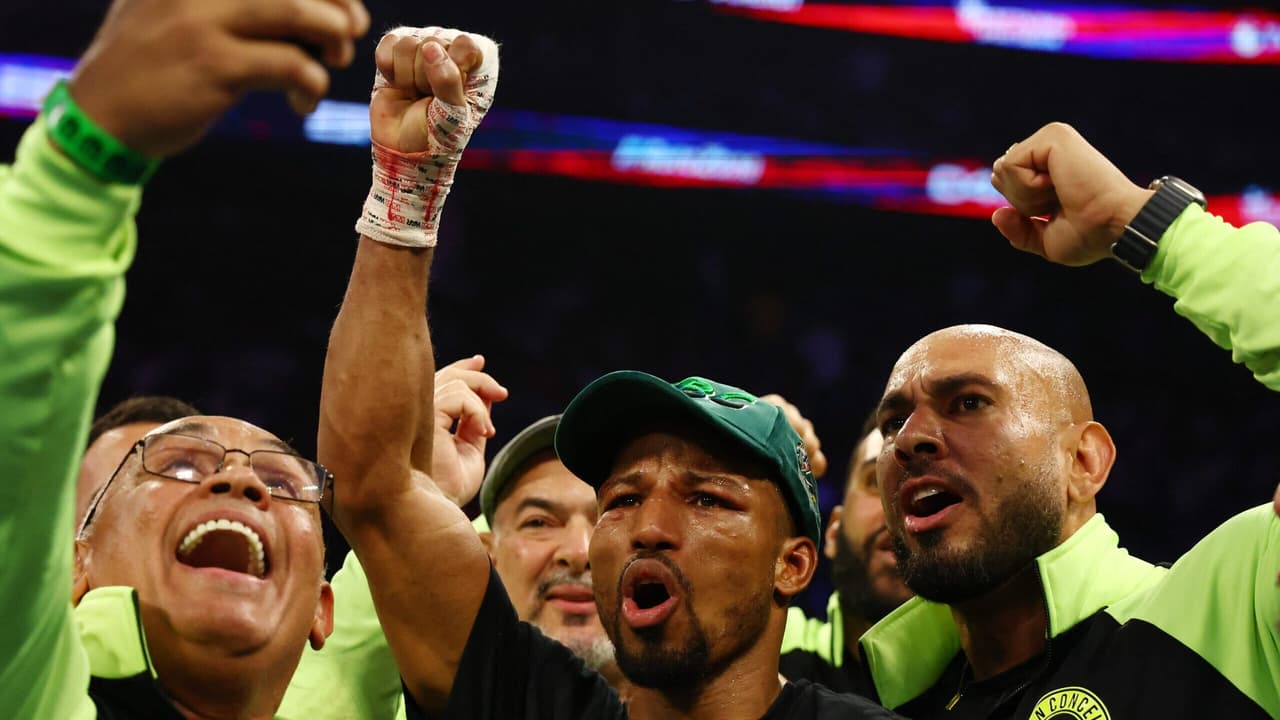Robson Conceição vence Foster e é campeão mundial de boxe