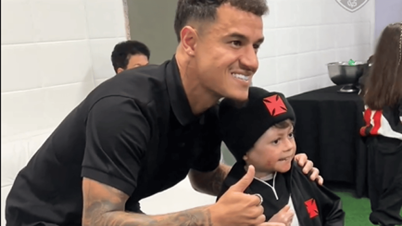 Coutinho, reforço do Vasco, tem encontro emocionante com Menino Gui