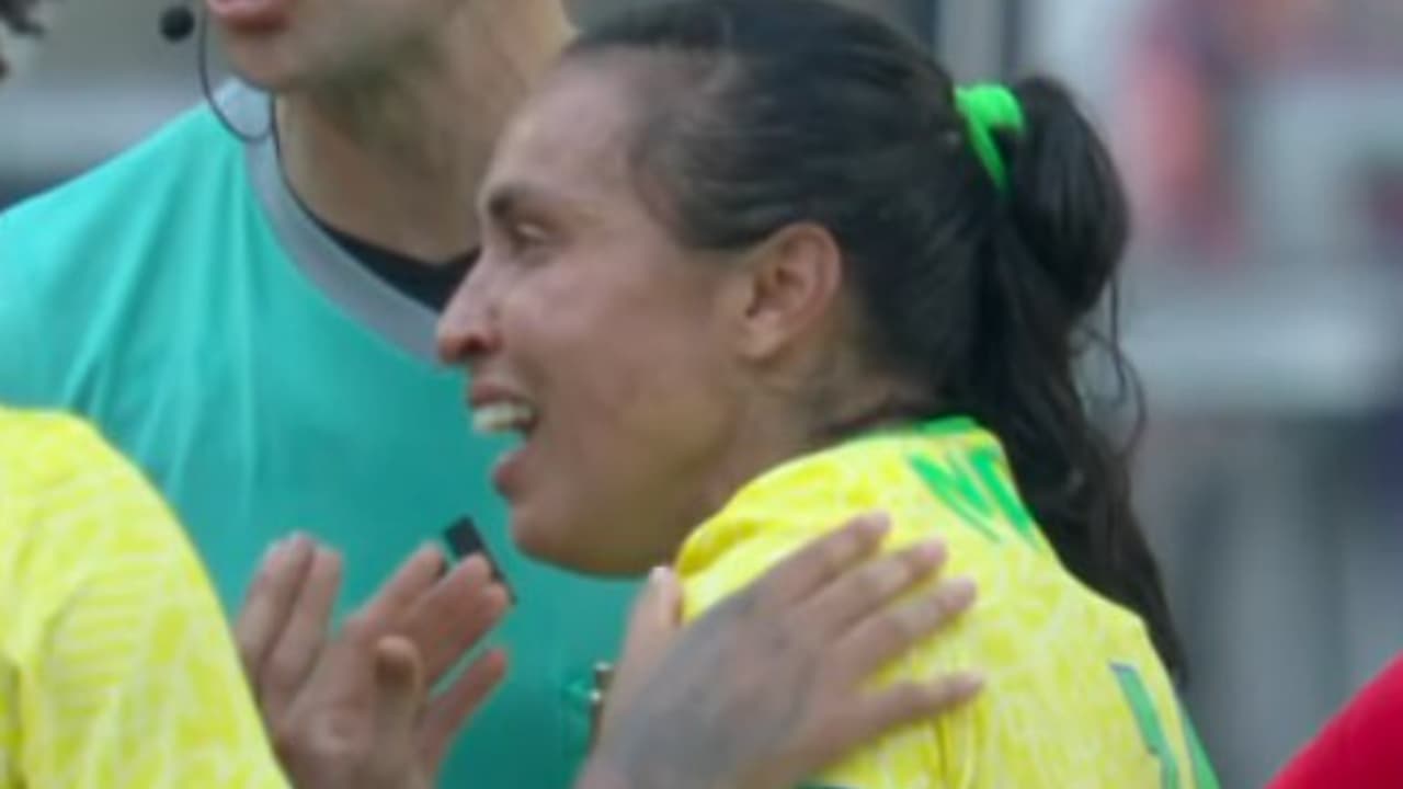 Marta é expulsa e sai chorando em possível último jogo pela Seleção ...