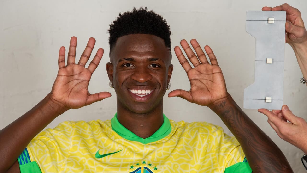 Vini Jr faz pegadinha com visitantes em museu de cera de Nova York