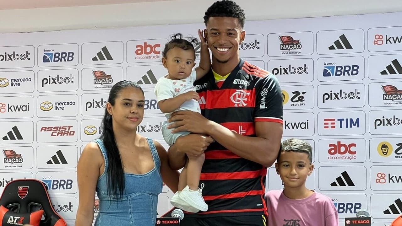 Fofura! Filha de Carlinhos se emociona com o pai em Flamengo x Atlético ...