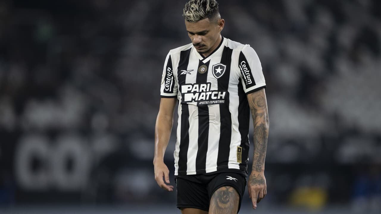 Botafogo deve ter Tiquinho e mais mudanças contra o Flamengo - Lance!
