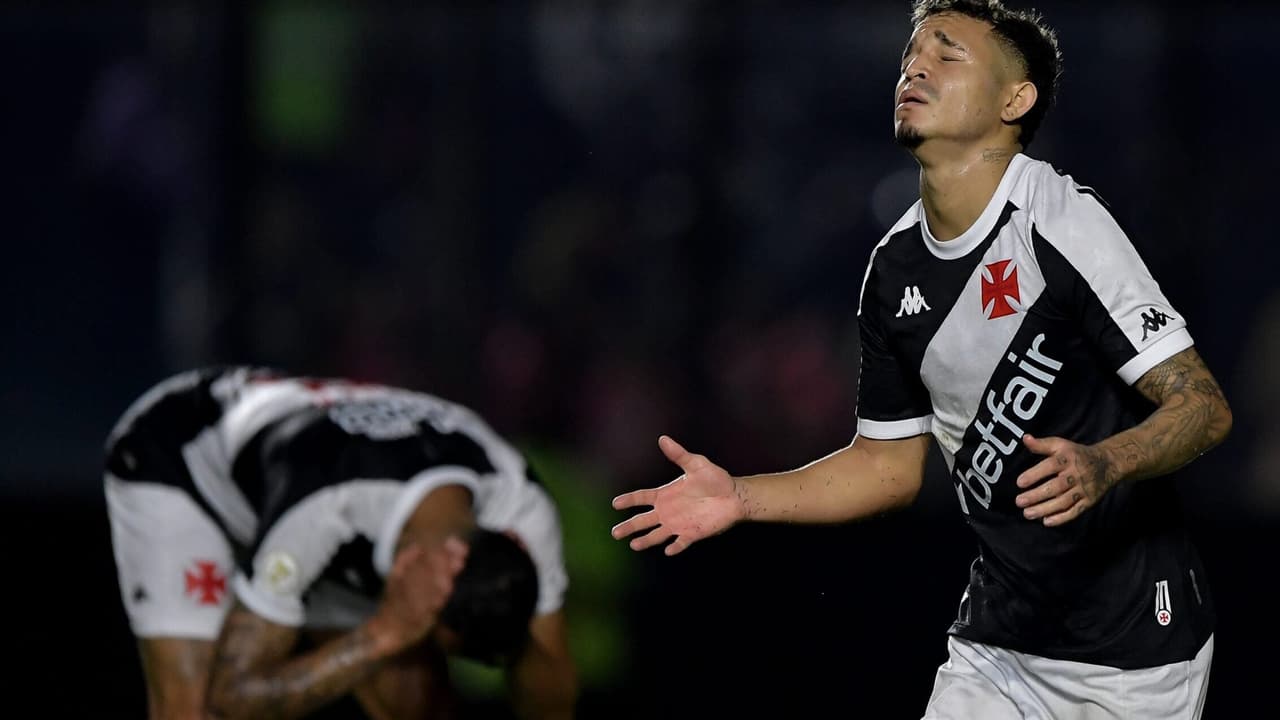 Técnico do Vasco explica substituição de Adson: 'Tem jogado no limite ...