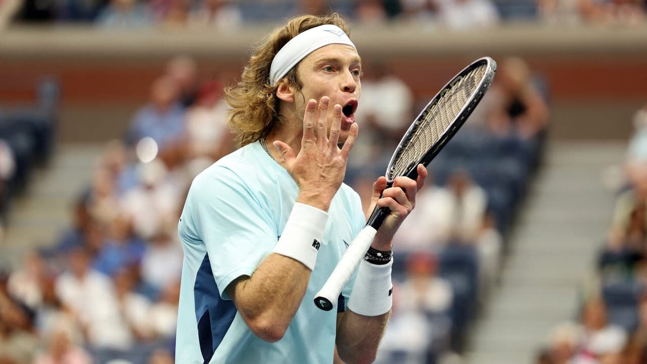 Rublev tem ataque de fúria e se machuca com raquete no US Open