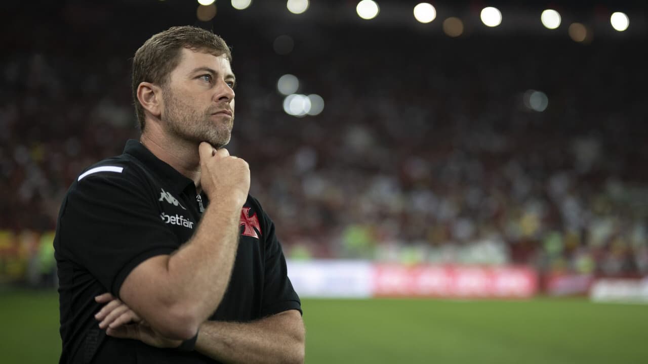 Torcida do Vasco pede saída de medalhão contra Flamengo: 'Partida ...