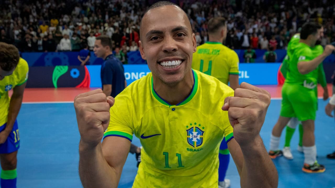 Autor do primeiro gol, Ferrão exalta título do Brasil no futsal ...