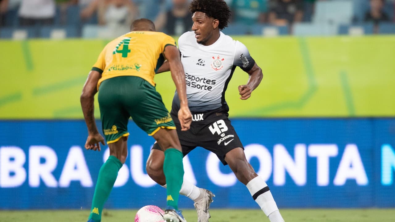 Pênalti? Comentarista de arbitragem dá veredito em lance de Cuiabá x ...