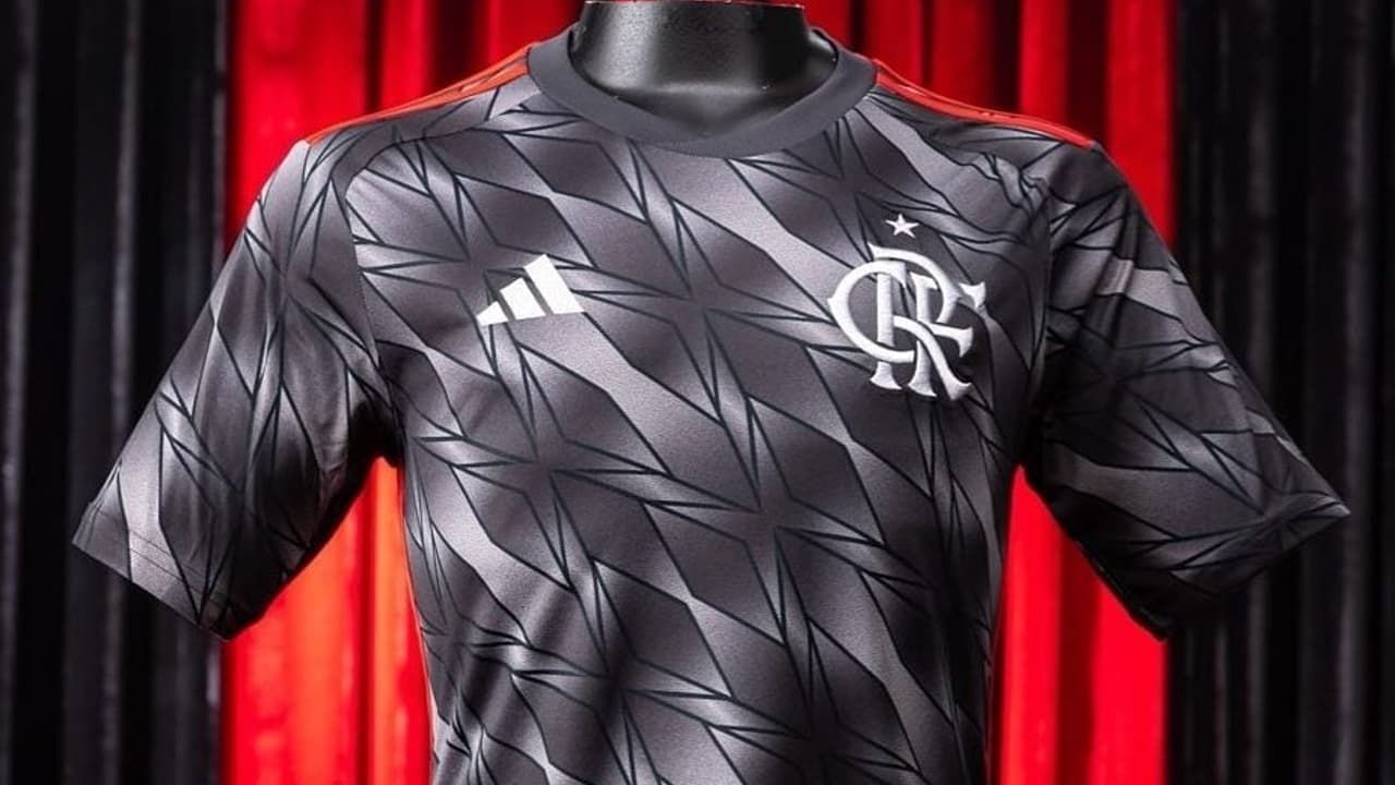 Flamengo lança terceira camisa para temporada; veja imagens