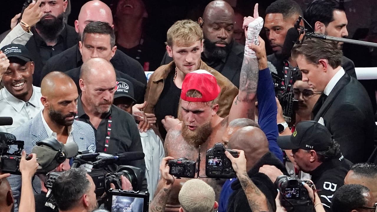 No duelo de gerações, Jake Paul vence Mike Tyson em luta sem emoção