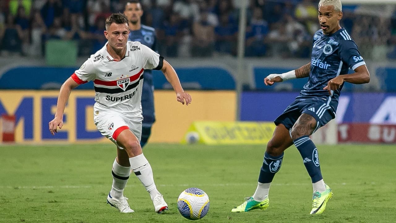 Santi Longo fica no banco de novo e é incógnita no São Paulo.