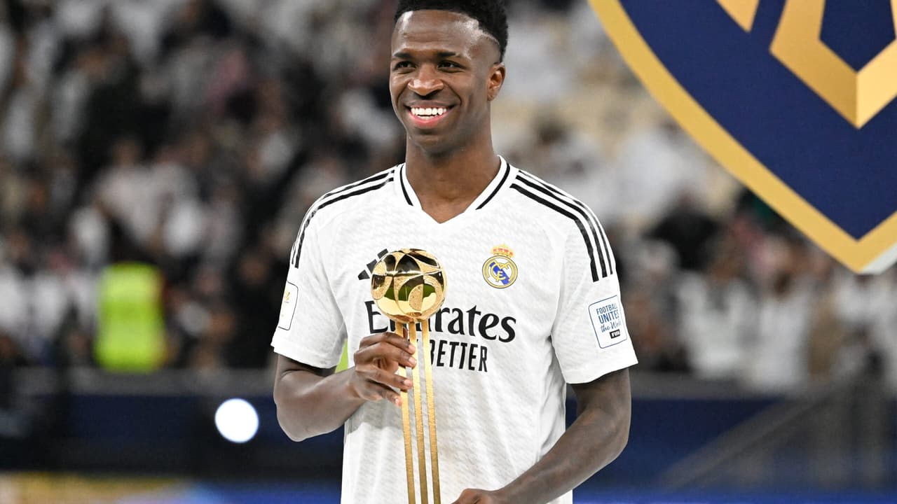 Vini Jr recebe 'Bola de Ouro' da Fifa na Copa Intercontinental