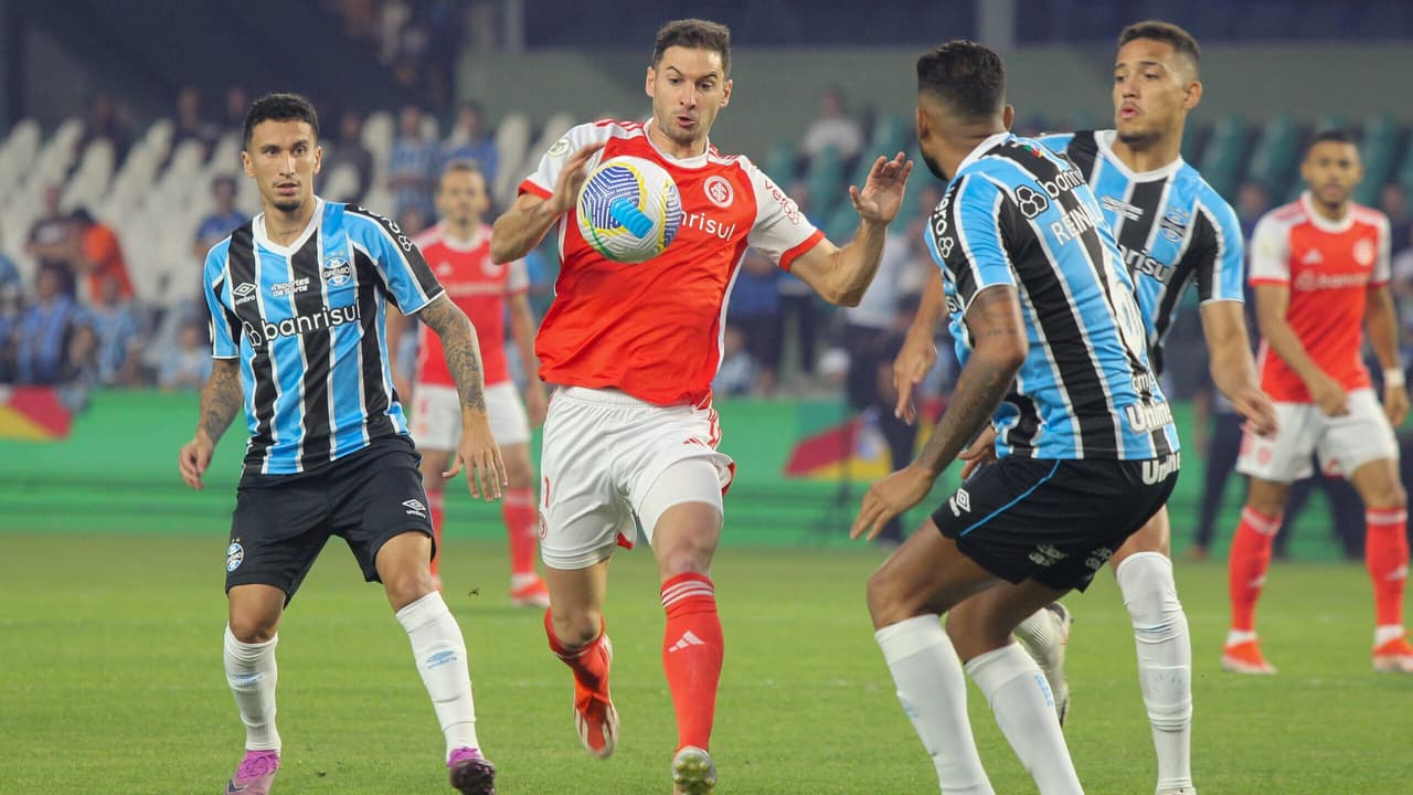 Lucas Alario negocia com o Nacional e deve deixar o Inter