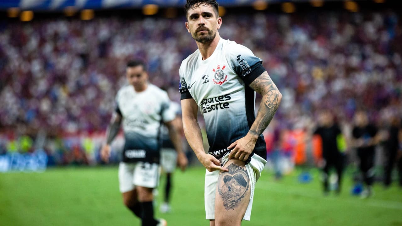 Coronado confirma permanência no Corinthians e quer dupla com Garro