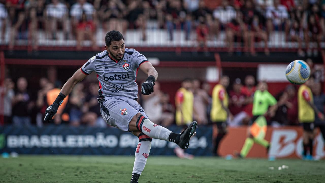 Fluminense e Vitória encerram conversas por Lucas Arcanjo Fluminense e Vitória encerram conversas por Lucas Arcanjo