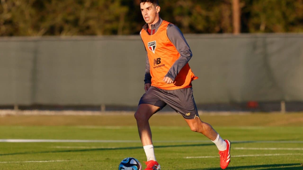 Saiba como Oscar pode jogar no meio de campo do São Paulo