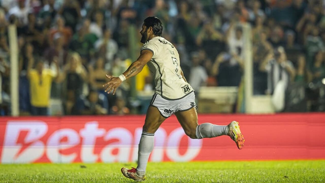 Atacante Hulk, do Atlético-MG, marca pelo sexto jogo consecutivo