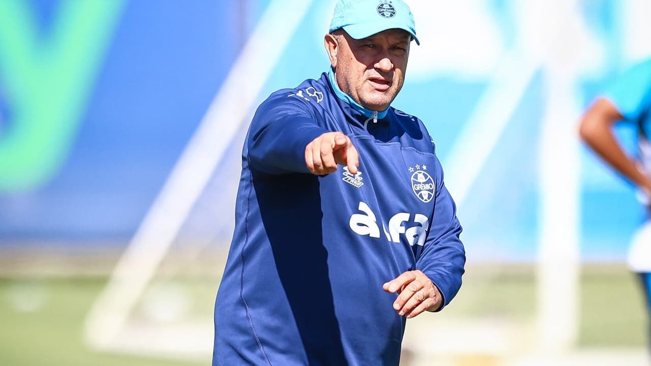 Grêmio se reapresenta ainda sob comando de James Freitas
