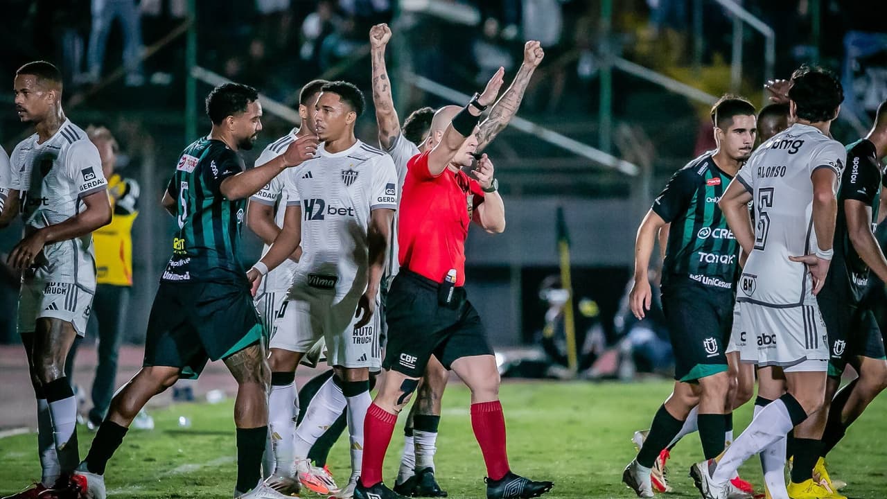 Possível pênalti não marcado em Maringá x Atlético-MG gera revolta ...