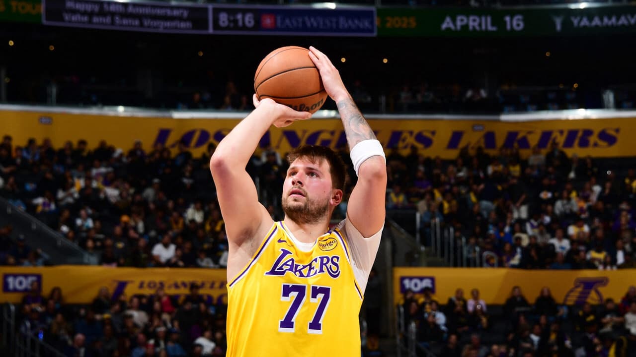 Lakers e Mavericks se reencontram pela segunda vez após troca polêmica
