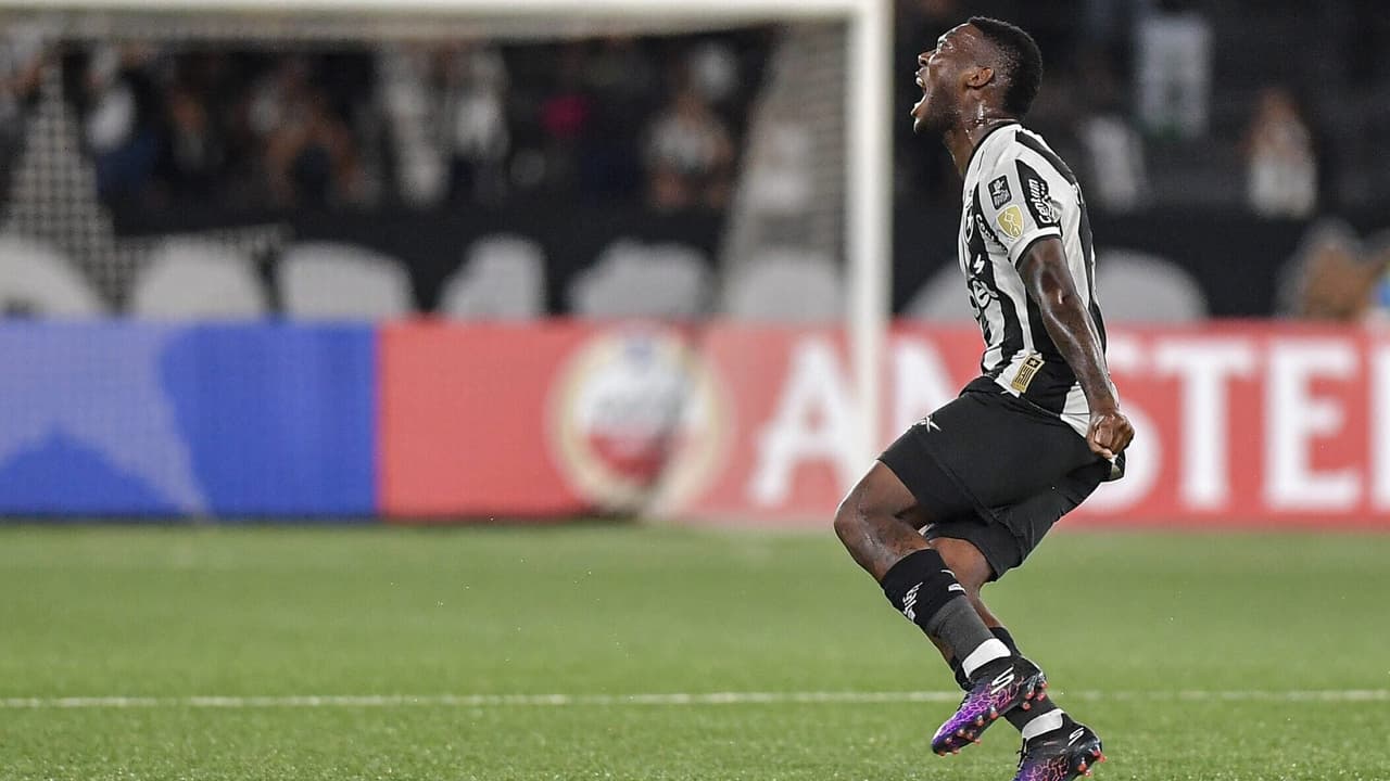 Patrick de Paula vira o reserva que resolve no Botafogo
