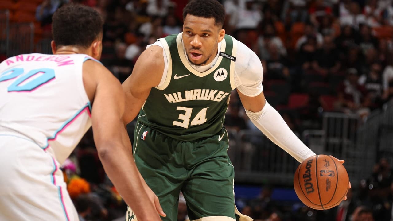 NBA: Antetokounmpo rasga elogios à atacante do Barcelona