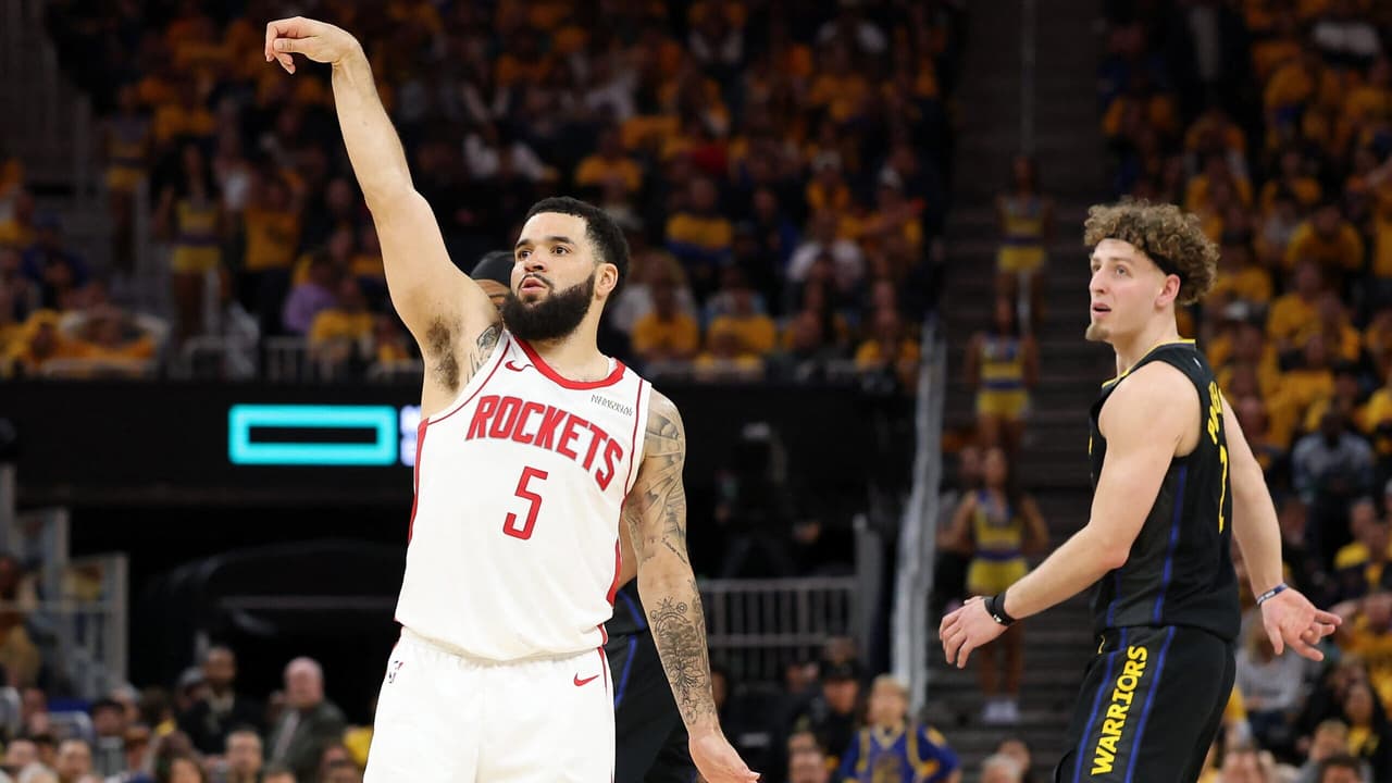 Playoffs da NBA: Rockets vencem Warriors fora de casa e empatam a série