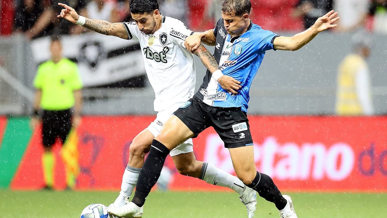 Botafogo perde para o Capital-DF, mas avança na Copa do Brasil