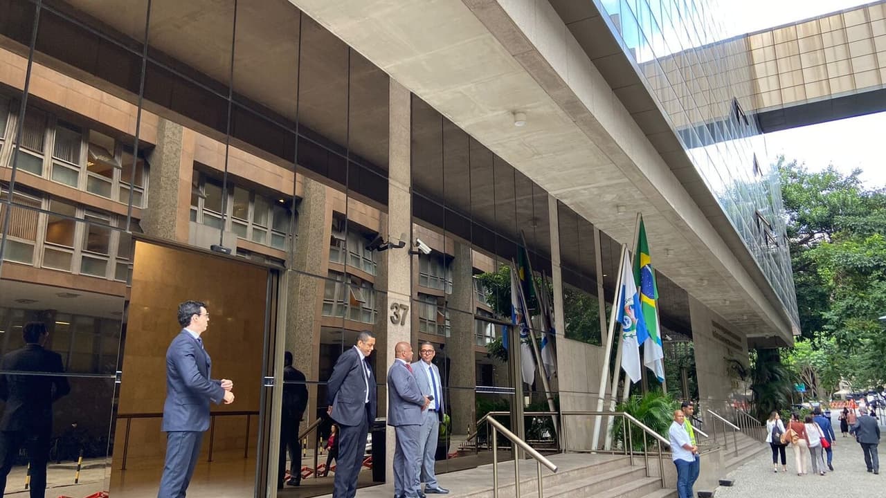 Justiça do Rio mantém Pedrinho no controle da SAF do Vasco