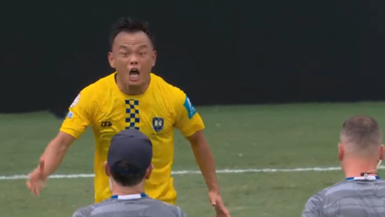 Cena inusitada chama atenção na segunda rodada do Mundial