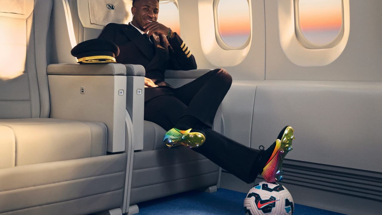 Vini Jr. estreia chuteira inspirada em Ronaldo Fenômeno no Brasil