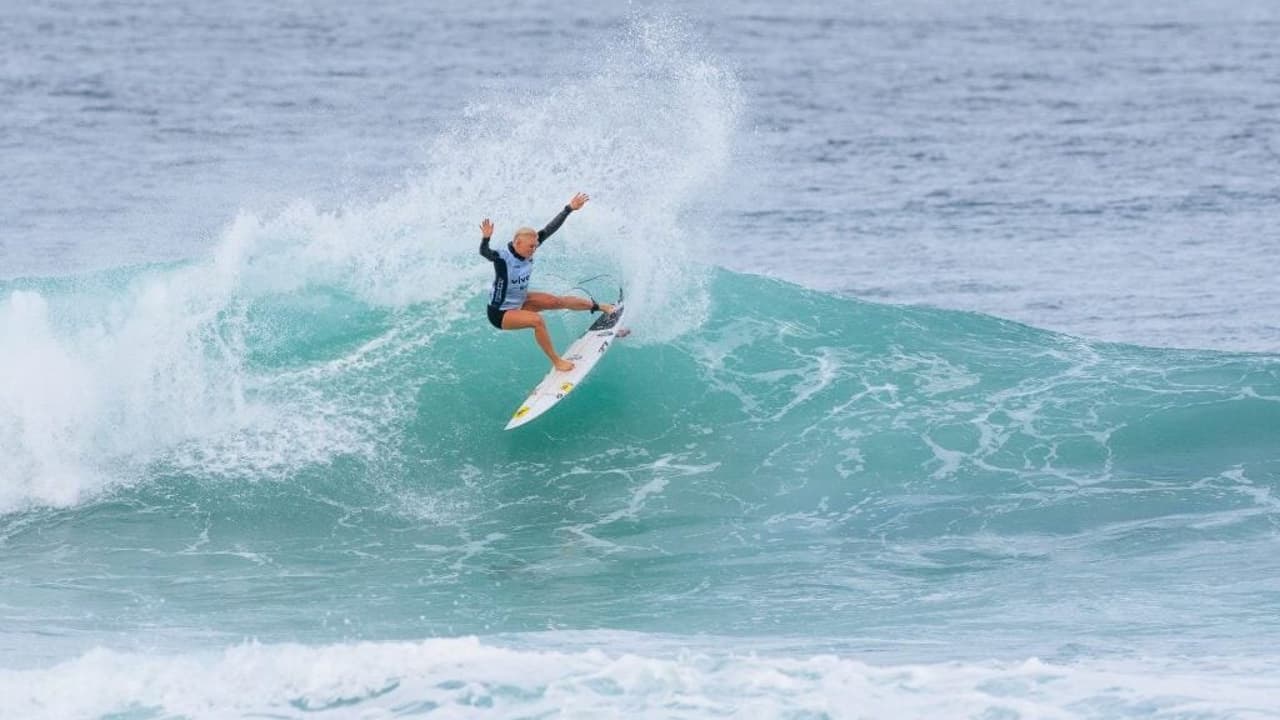 De volta à WSL, Tati Weston-Webb revela busca por reconexão com o surfe