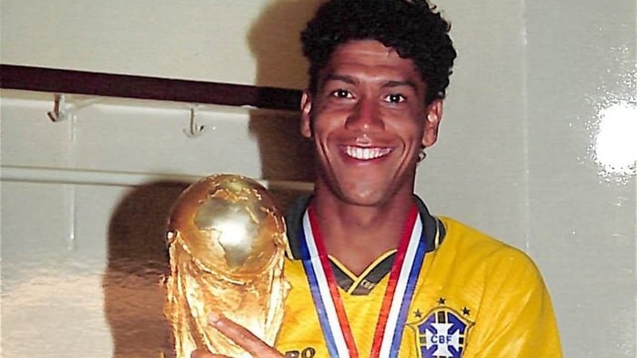 Por onde anda Márcio Santos, zagueiro do tetra em 1994?