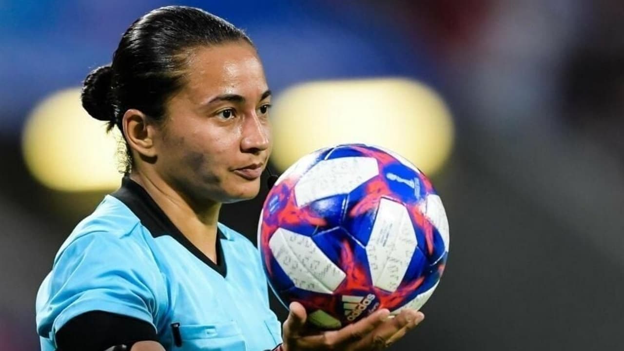 Árbitra brasileira apita semifinal da Eurocopa Feminina