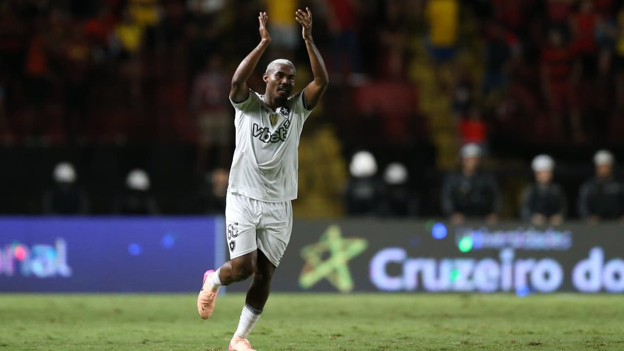 Botafogo encaminha venda de Cuiabano para clube inglês