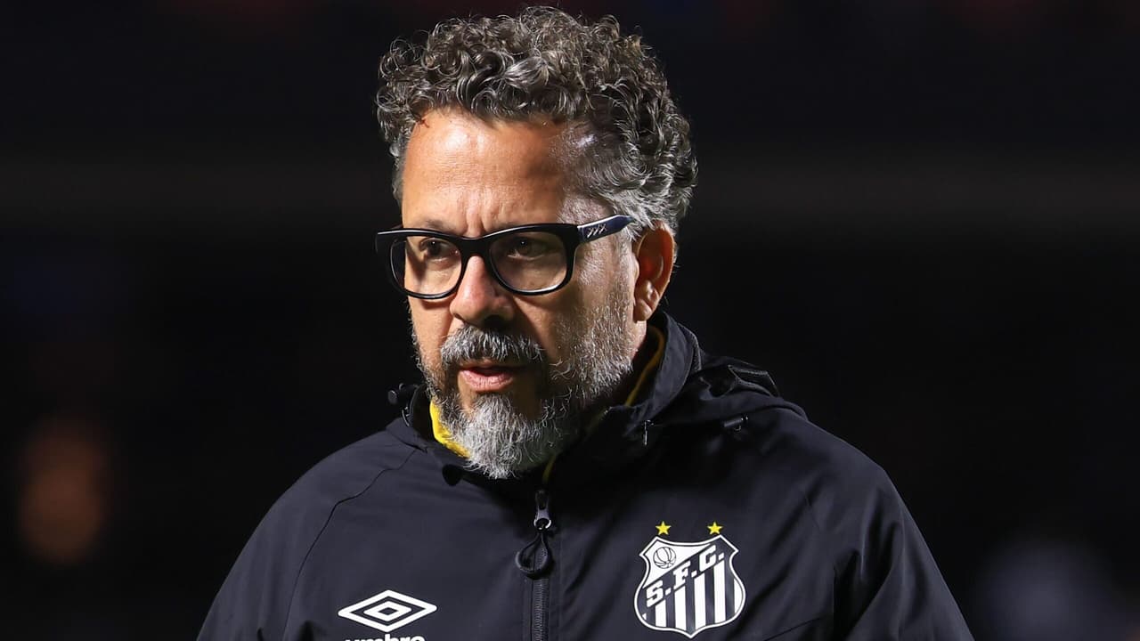 Sob a sombra de Sampaoli, Cleber Xavier 'joga a vida' contra o Cruzeiro