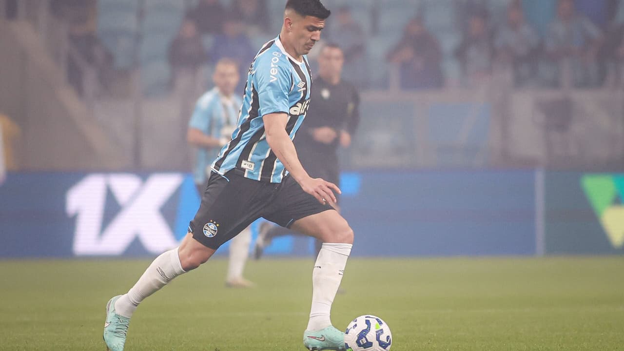 Balbuena passa por cirurgia, e Grêmio divulga previsão de retorno