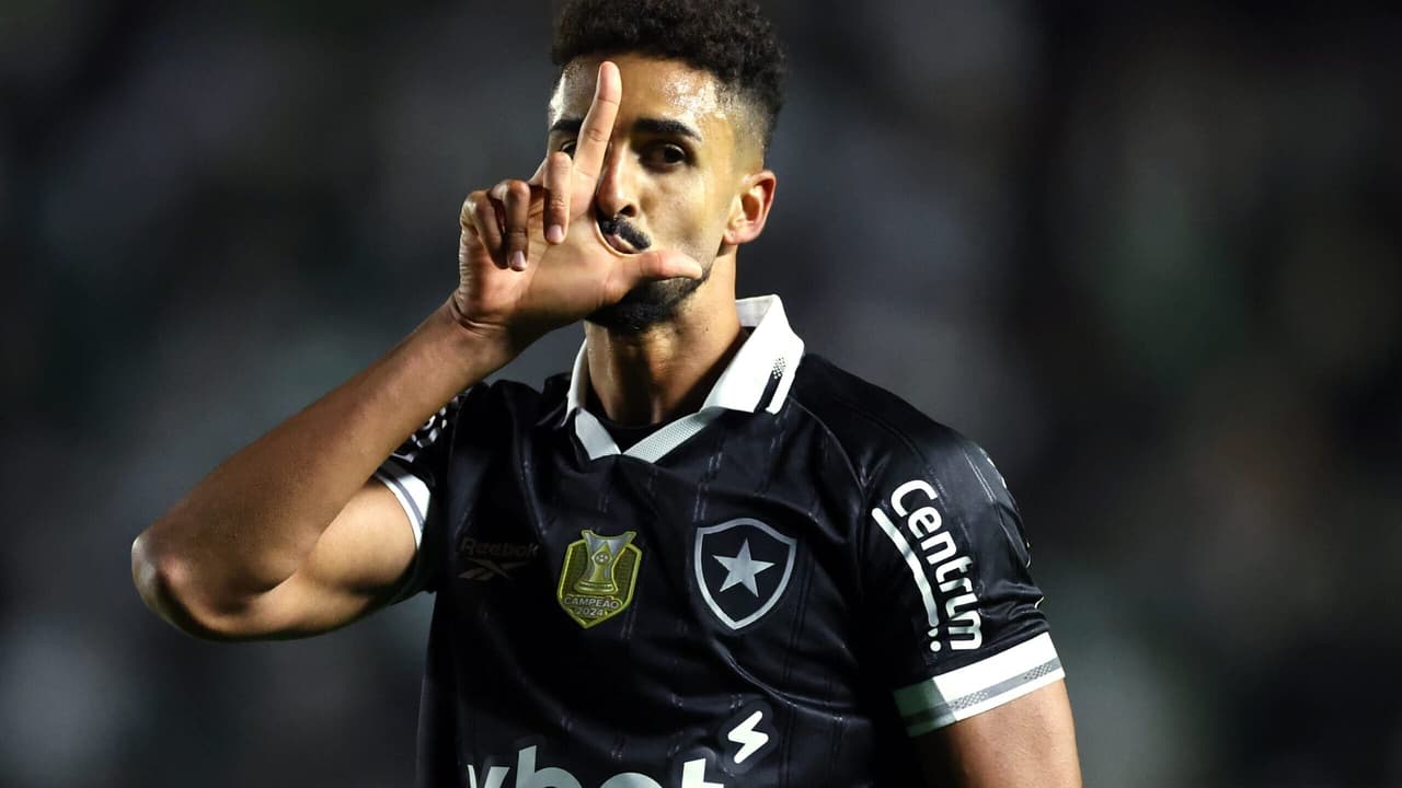CR9? Atacante responde a apelido da torcida do Botafogo
