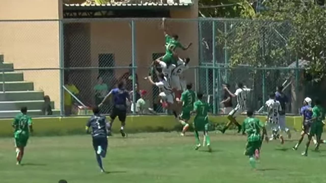 Final sub-17 termina em briga generalizada e tiros da PM em campo