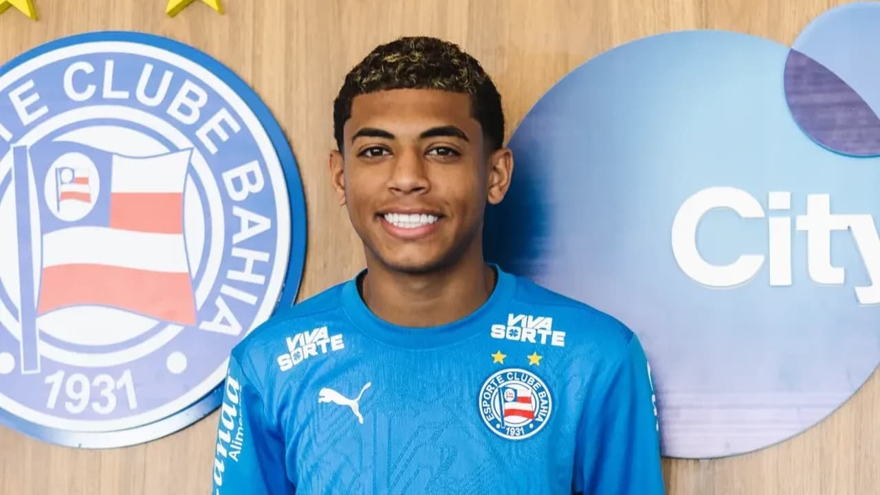 Kauê Furquim se apresenta ao Bahia após deixar o Corinthians