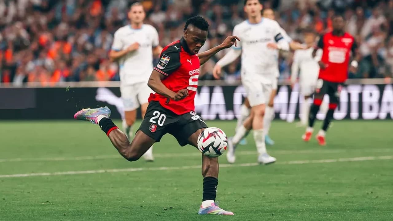 Vasco encaminha empréstimo de Andrés Gómez, do Rennes