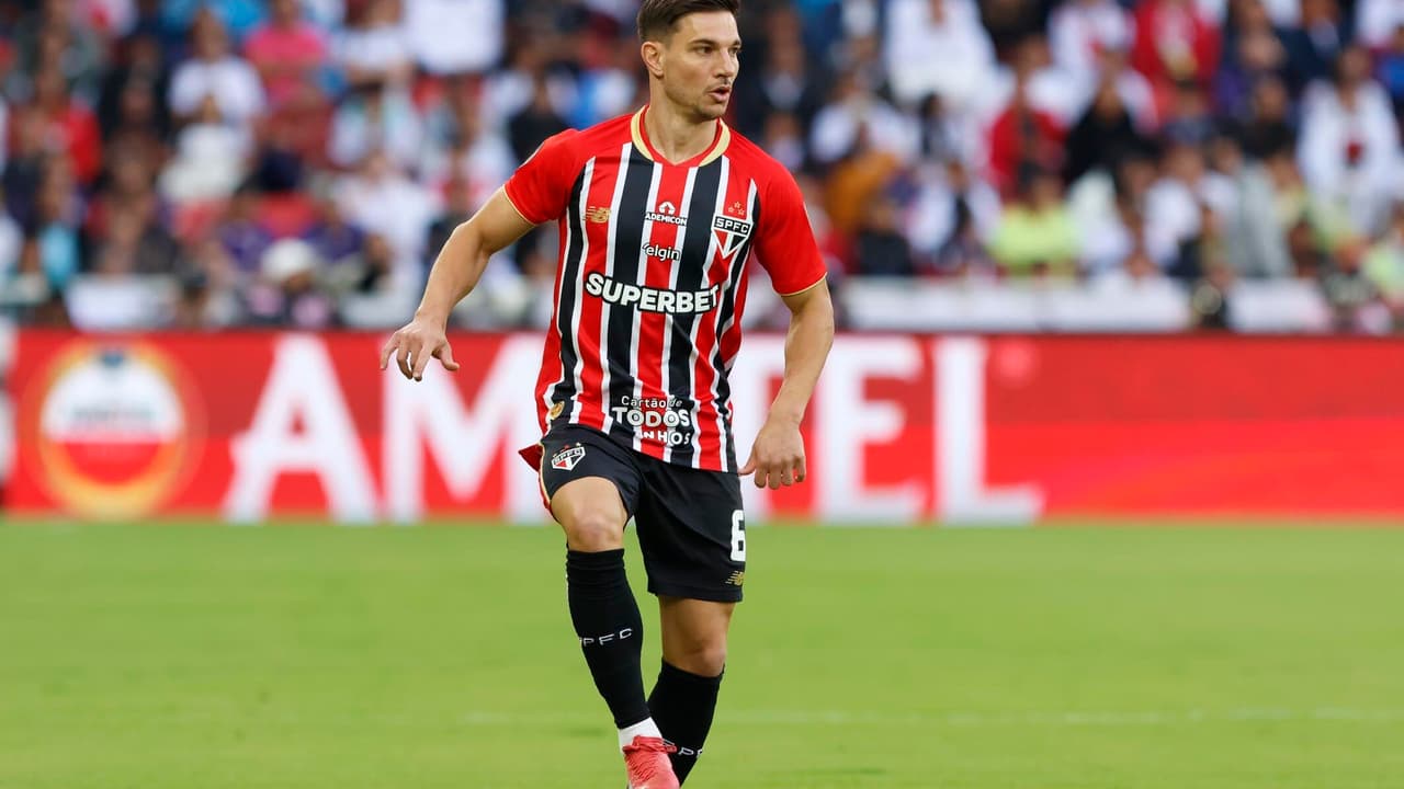 Crespo explica situação de jogador do São Paulo em derrota: 'Teve diarreia'