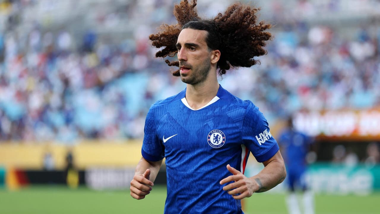 Cucurella manda recado à La Liga: 'Está ficando para trás'