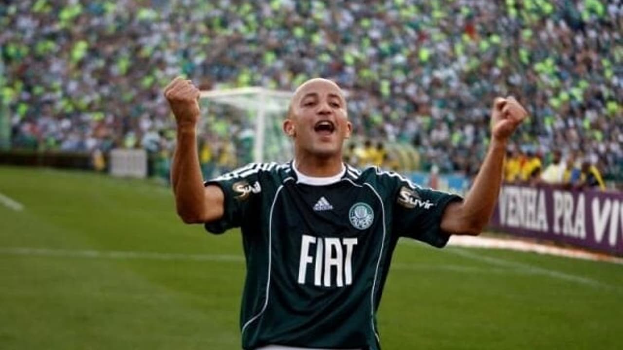 Por onde anda Alex Mineiro, ex-atacante do Palmeiras?